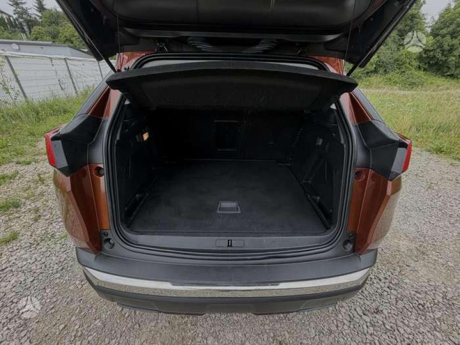 Brown Peugeot 3008 2018 in Siauliai, with an engine capacity of 1.50 L and mileage of 198 thousand km for 13750 €, photo 40 on AUTOMOTO.COM.LV