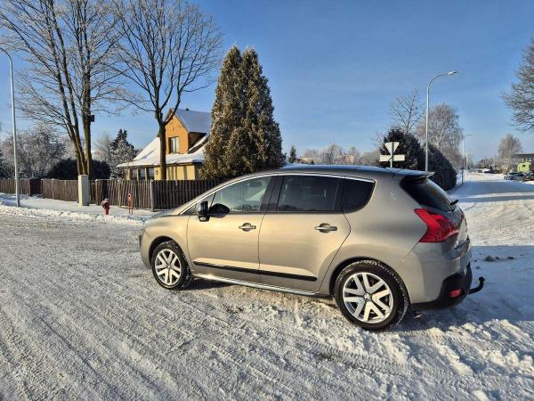 Brown Peugeot 3008 2013 in Siauliai, with an engine capacity of 2.00 L and mileage of 372 thousand km for 4650 €, photo 3 on AUTOMOTO.COM.LV