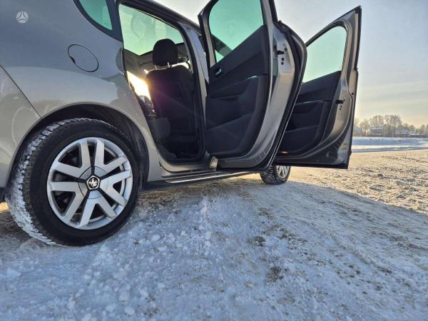 Brown Peugeot 3008 2013 in Siauliai, with an engine capacity of 2.00 L and mileage of 372 thousand km for 4650 €, photo 8 on AUTOMOTO.COM.LV
