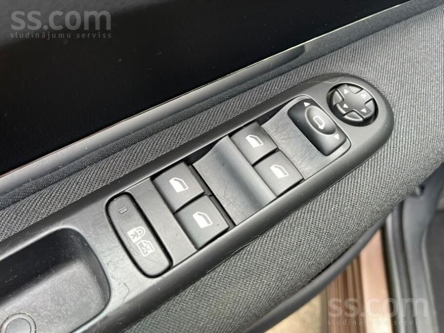 Brown Peugeot 3008 2013 in Riga, with an engine capacity of 1.60 L and mileage of 0 thousand km for 5790 €, photo 19 on AUTOMOTO.COM.LV