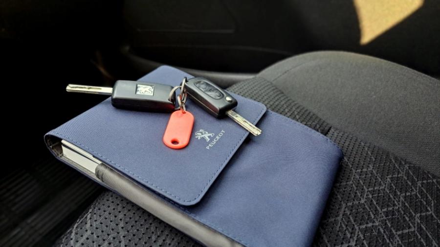 Brūns Peugeot 3008 2016 Rīga, ar dzinēja tilpumu 1.20 L un nobraukumu 133 tūkst. km par 7590 €, foto 23 vietnē AUTOMOTO.COM.LV