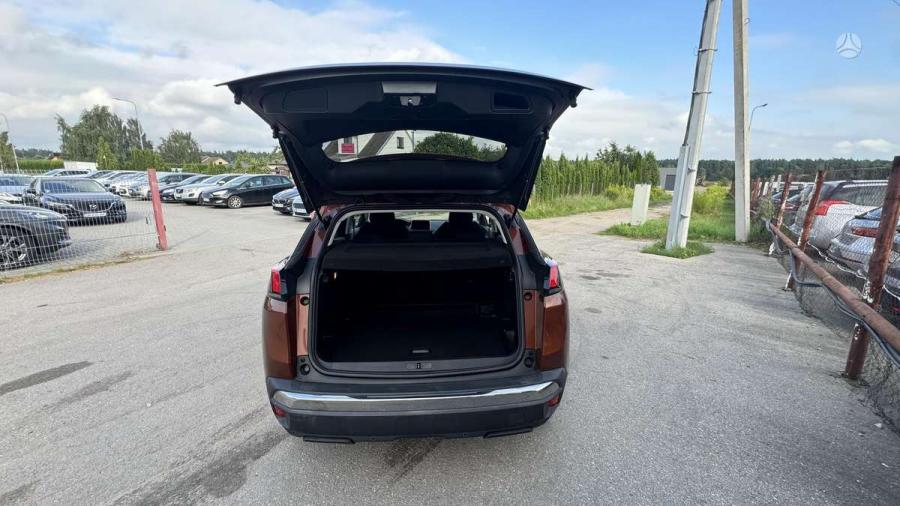 Brown Peugeot 3008 2020 in Taurage, with an engine capacity of 1.50 L and mileage of 178 thousand km for 10400 €, photo 8 on AUTOMOTO.COM.LV