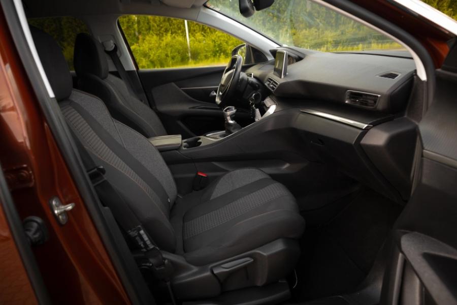 Brown Peugeot 3008 2017 in Riga, with an engine capacity of 1.20 L and mileage of 201 thousand km for 13490 €, photo 8 on AUTOMOTO.COM.LV