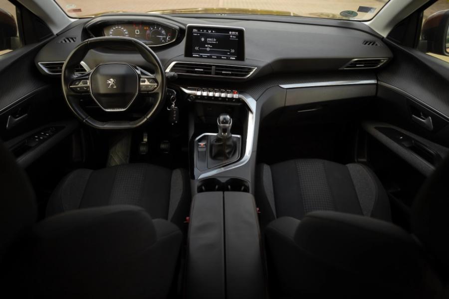 Brown Peugeot 3008 2017 in Riga, with an engine capacity of 1.20 L and mileage of 201 thousand km for 13490 €, photo 12 on AUTOMOTO.COM.LV