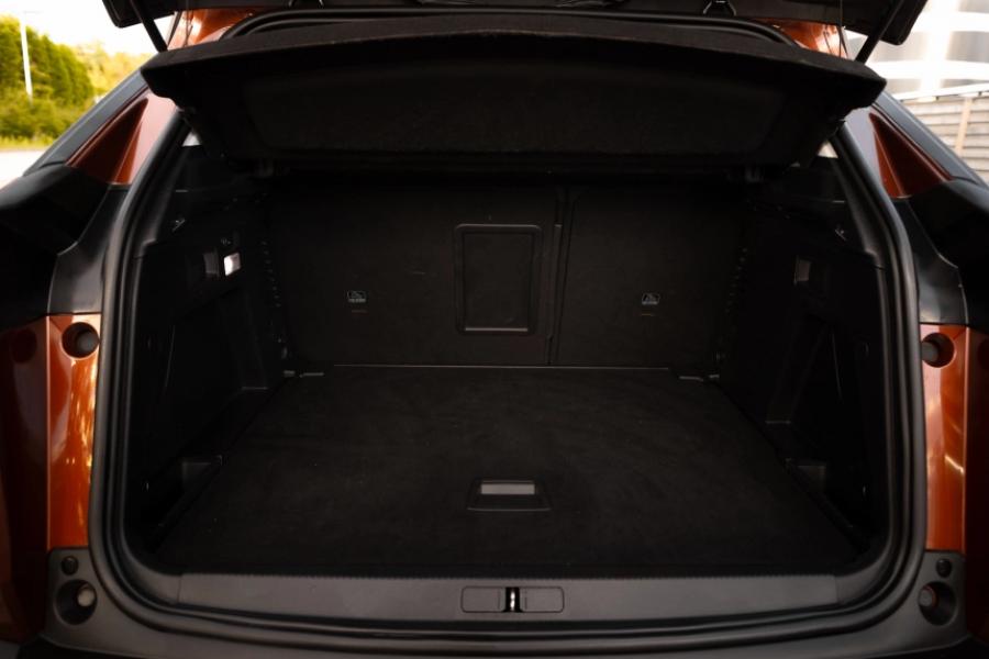 Brown Peugeot 3008 2017 in Riga, with an engine capacity of 1.20 L and mileage of 201 thousand km for 13490 €, photo 13 on AUTOMOTO.COM.LV