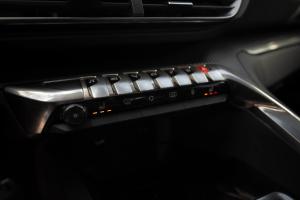 Brown Peugeot 3008 2017 in Riga, with an engine capacity of 1.20 L and mileage of 201 thousand km for 13490 €, photo 15 on AUTOMOTO.COM.LV