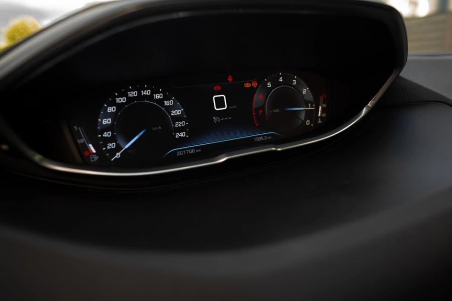 Brown Peugeot 3008 2017 in Riga, with an engine capacity of 1.20 L and mileage of 201 thousand km for 13490 €, photo 18 on AUTOMOTO.COM.LV