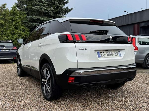 Peugeot 3008 2017 in Kaunas, with an engine capacity of 1.20 L and mileage of 100 thousand km for 10999 €, photo 1 on AUTOMOTO.COM.LV