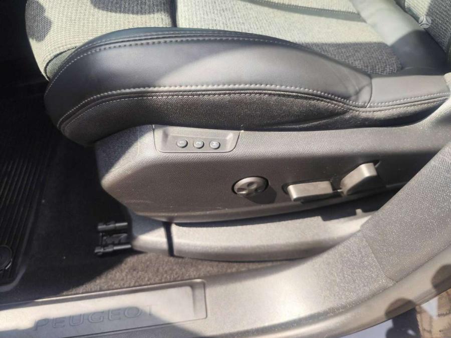 Peugeot 3008 2018 in Siauliai, with an engine capacity of 1.60 L and mileage of 140 thousand km for 12700 €, photo 16 on AUTOMOTO.COM.LV
