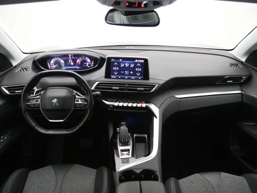 Peugeot 3008 2020 in Vilnius, with an engine capacity of 1.20 L and mileage of 146 thousand km for 13199 €, photo 3 on AUTOMOTO.COM.LV