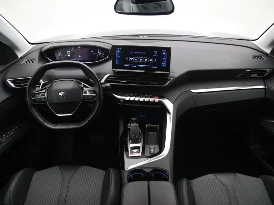 Peugeot 3008 2021 in Vilnius, with an engine capacity of 1.20 L and mileage of 141 thousand km for 15199 €, photo 3 on AUTOMOTO.COM.LV
