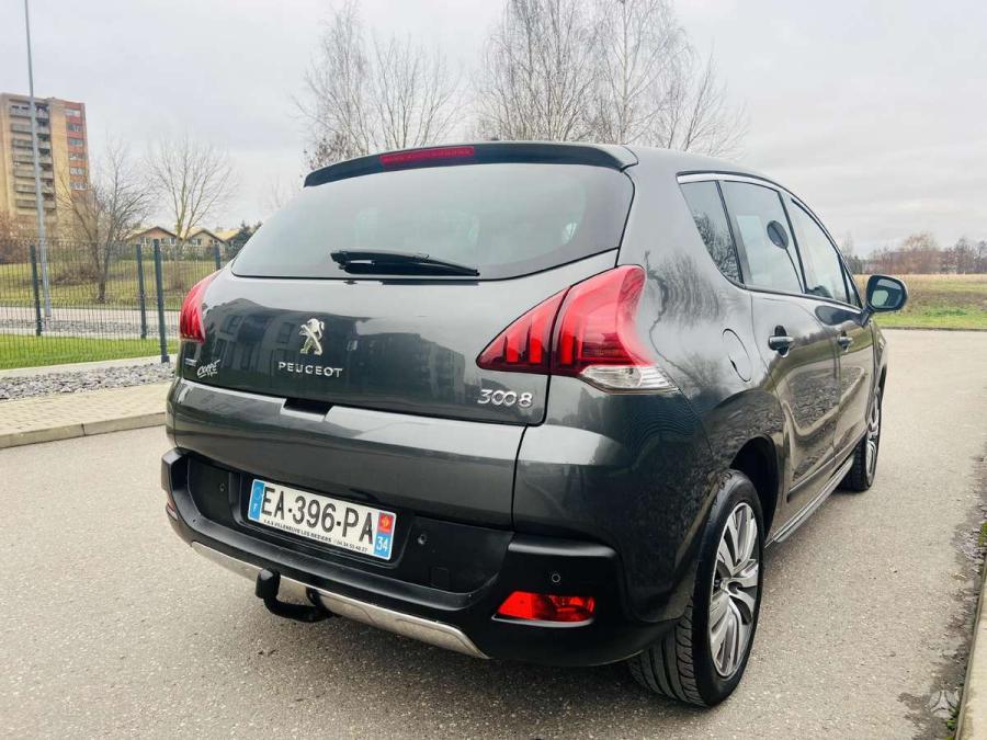 Green Peugeot 3008 2016 in Kaunas, with an engine capacity of 1.20 L and mileage of 121 thousand km for 5750 €, photo 5 on AUTOMOTO.COM.LV