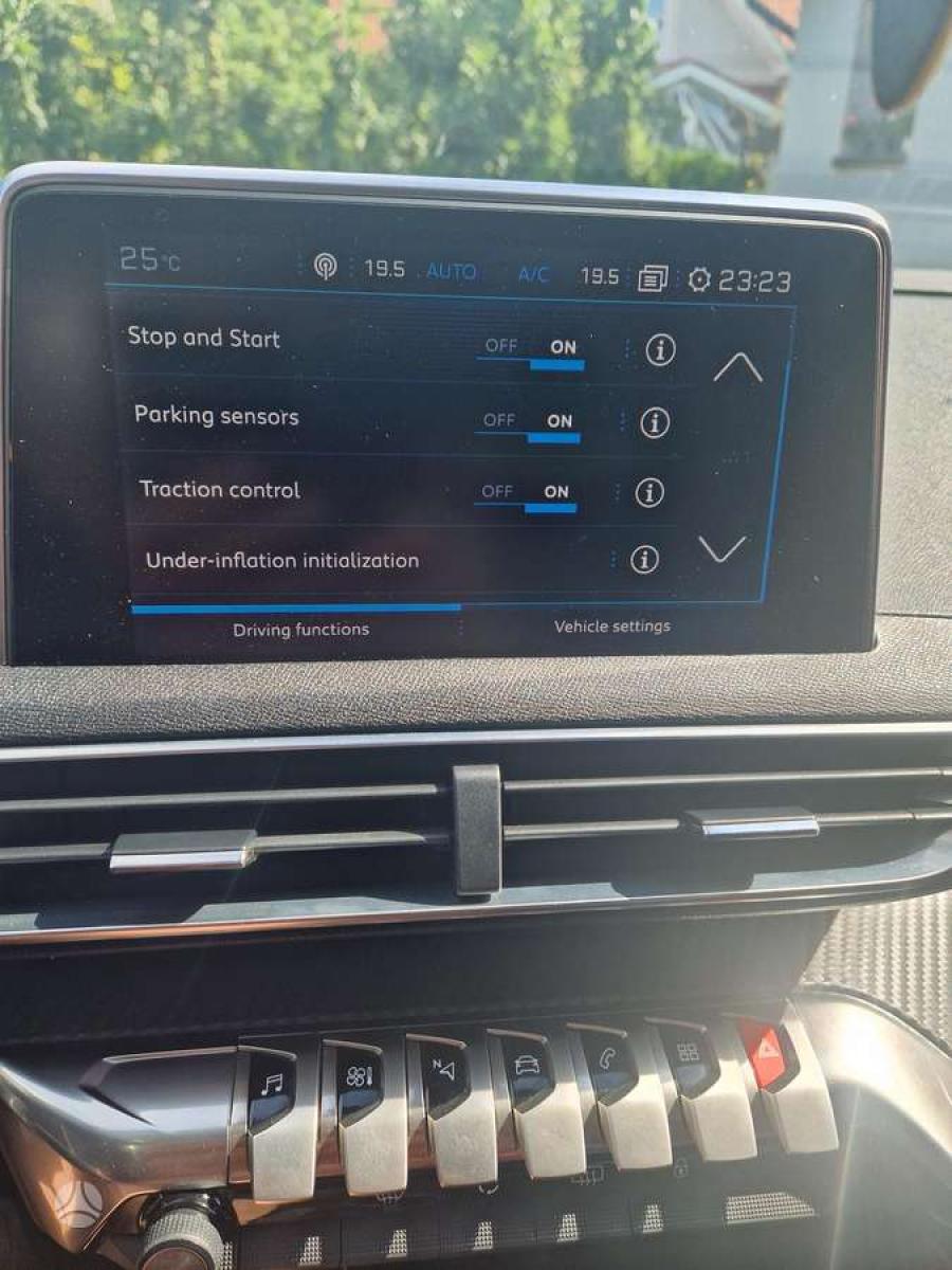 Green Peugeot 3008 2017 in Klaipeda, with an engine capacity of 1.56 L and mileage of 275 thousand km for 9600 €, photo 1 on AUTOMOTO.COM.LV
