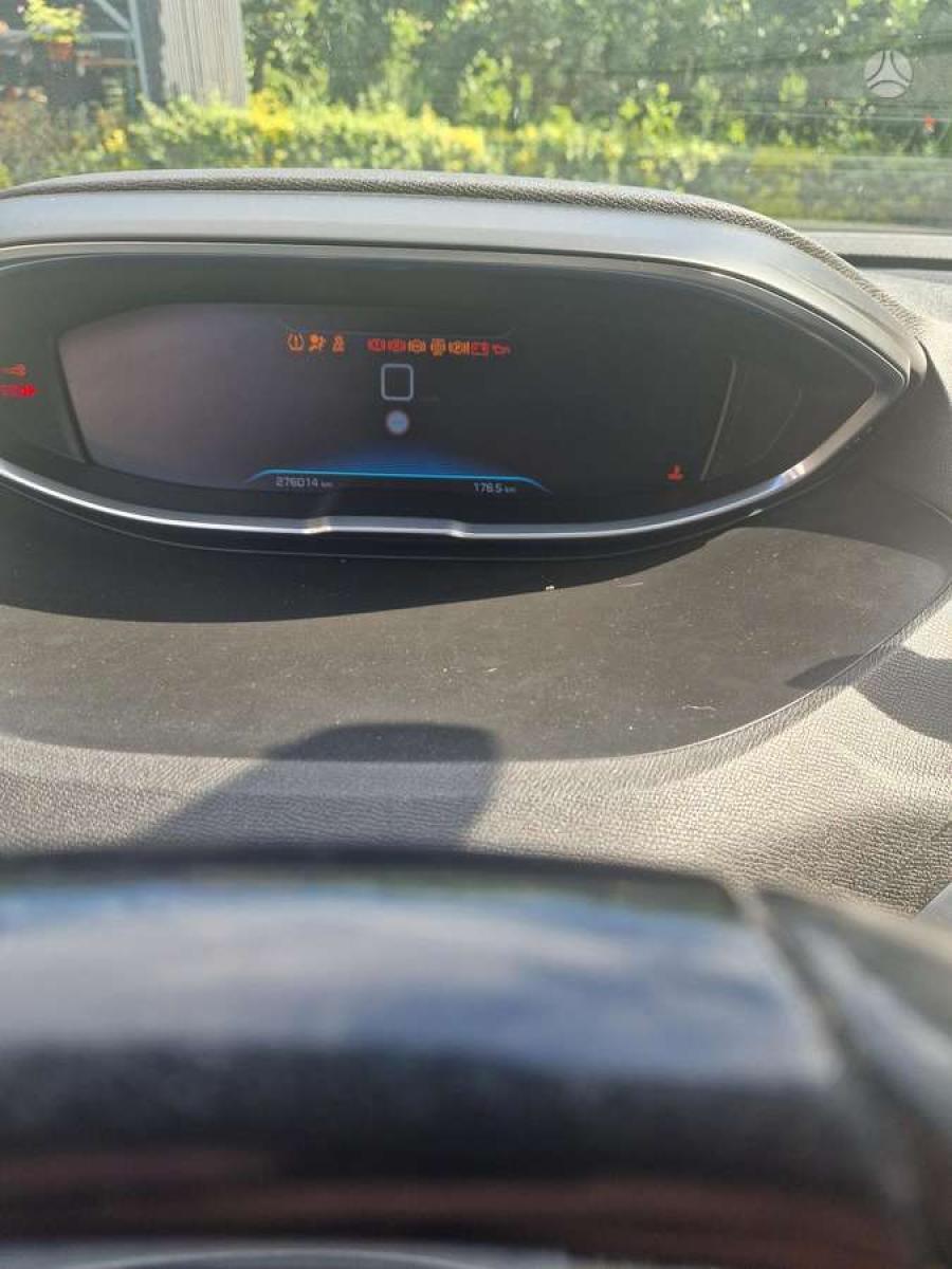 Green Peugeot 3008 2017 in Klaipeda, with an engine capacity of 1.56 L and mileage of 275 thousand km for 9600 €, photo 4 on AUTOMOTO.COM.LV
