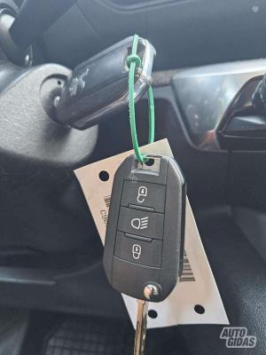 Zaļš Peugeot 3008 2017 Šauļi, ar dzinēja tilpumu 1.20 L un nobraukumu 226 tūkst. km par 10450 €, foto 19 vietnē AUTOMOTO.COM.LV