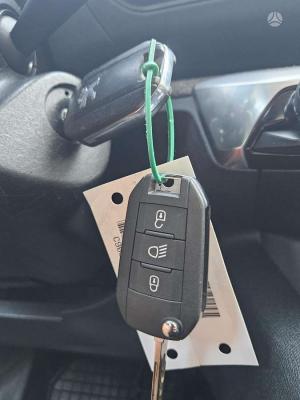 Zaļš Peugeot 3008 2017 Šauļi, ar dzinēja tilpumu 1.20 L un nobraukumu 226 tūkst. km par 10450 €, foto 20 vietnē AUTOMOTO.COM.LV