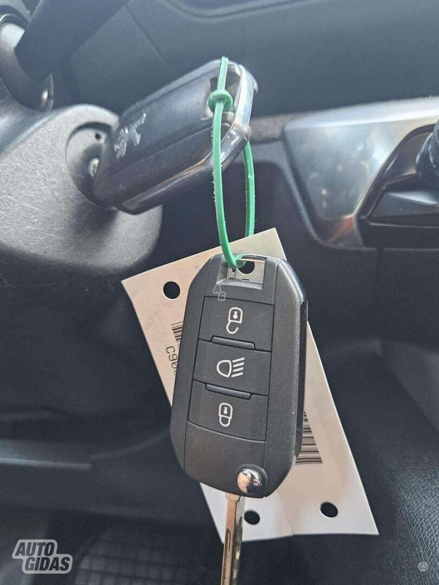 Green Peugeot 3008 2017 in Siauliai, with an engine capacity of 1.20 L and mileage of 226 thousand km for 10450 €, photo 26 on AUTOMOTO.COM.LV