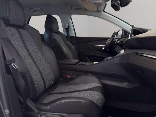 Green Peugeot 3008 2018 in Kaunas, with an engine capacity of 1.20 L and mileage of 120 thousand km for 12799 €, photo 8 on AUTOMOTO.COM.LV