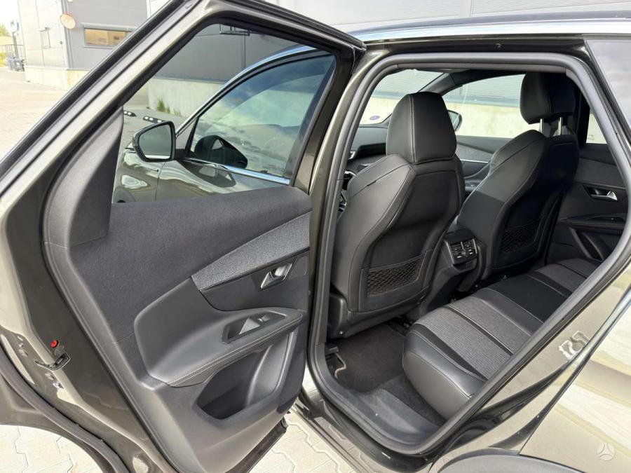 Green Peugeot 3008 2018 in Siauliai, with an engine capacity of 1.60 L and mileage of 181 thousand km for 12590 €, photo 18 on AUTOMOTO.COM.LV
