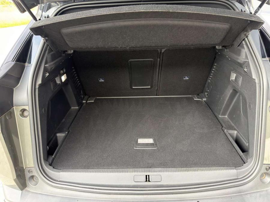 Green Peugeot 3008 2018 in Siauliai, with an engine capacity of 1.60 L and mileage of 181 thousand km for 12590 €, photo 39 on AUTOMOTO.COM.LV