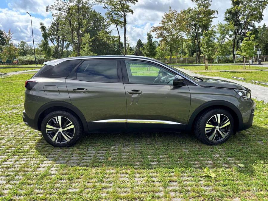 Green Peugeot 3008 2018 in Kaunas, with an engine capacity of 1.20 L and mileage of 200 thousand km for 10950 €, photo 4 on AUTOMOTO.COM.LV