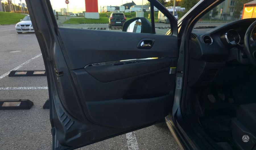 Pelēks Peugeot 3008 2009 Viļņa, ar dzinēja tilpumu 1.56 L un nobraukumu 303 tūkst. km par 3900 €, foto 14 vietnē AUTOMOTO.COM.LV