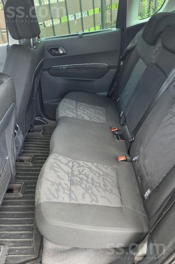 Grey Peugeot 3008 2010 in Riga, with an engine capacity of 2.00 L and mileage of 148 thousand km for 6250 €, photo 8 on AUTOMOTO.COM.LV