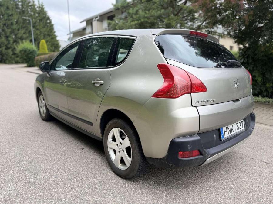 Pelēks Peugeot 3008 2011 Viļņa, ar dzinēja tilpumu 1.56 L un nobraukumu 353 tūkst. km par 1850 €, foto 4 vietnē AUTOMOTO.COM.LV