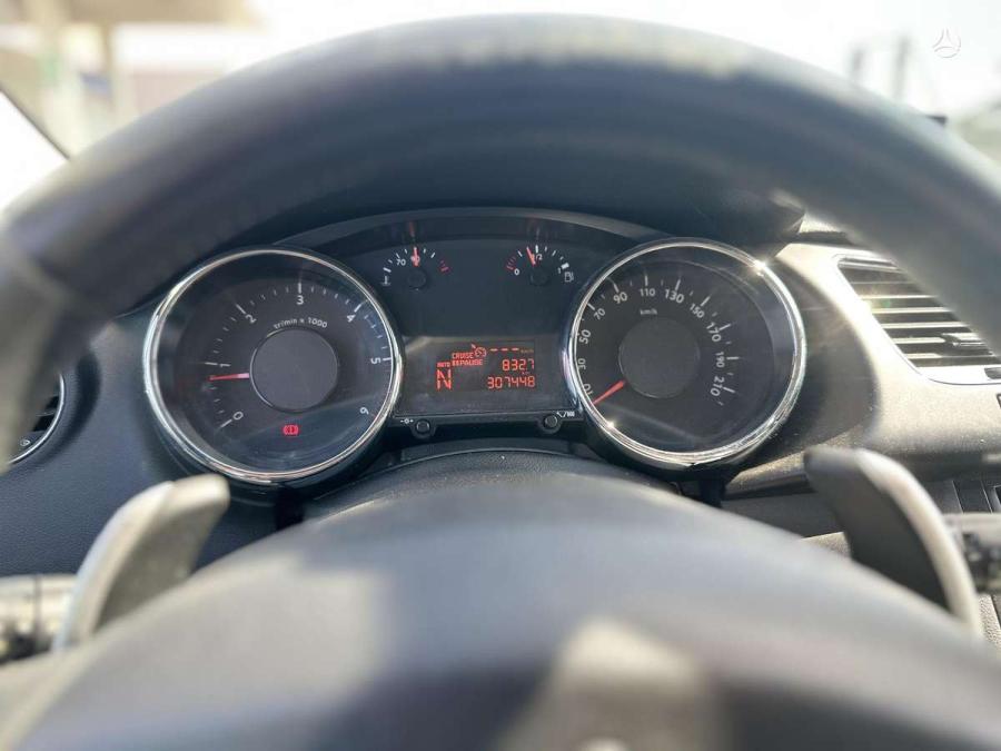 Pelēks Peugeot 3008 2011 Viļņa, ar dzinēja tilpumu 1.56 L un nobraukumu 308 tūkst. km par 2150 €, foto 17 vietnē AUTOMOTO.COM.LV