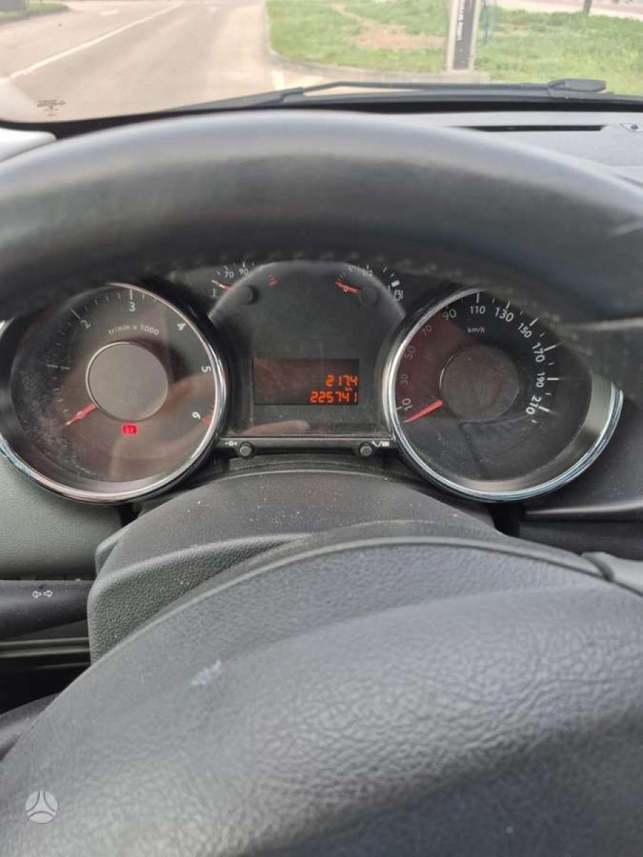 Grey Peugeot 3008 2014 in Taurage, with an engine capacity of 1.60 L and mileage of 214 thousand km for 4700 €, photo 8 on AUTOMOTO.COM.LV