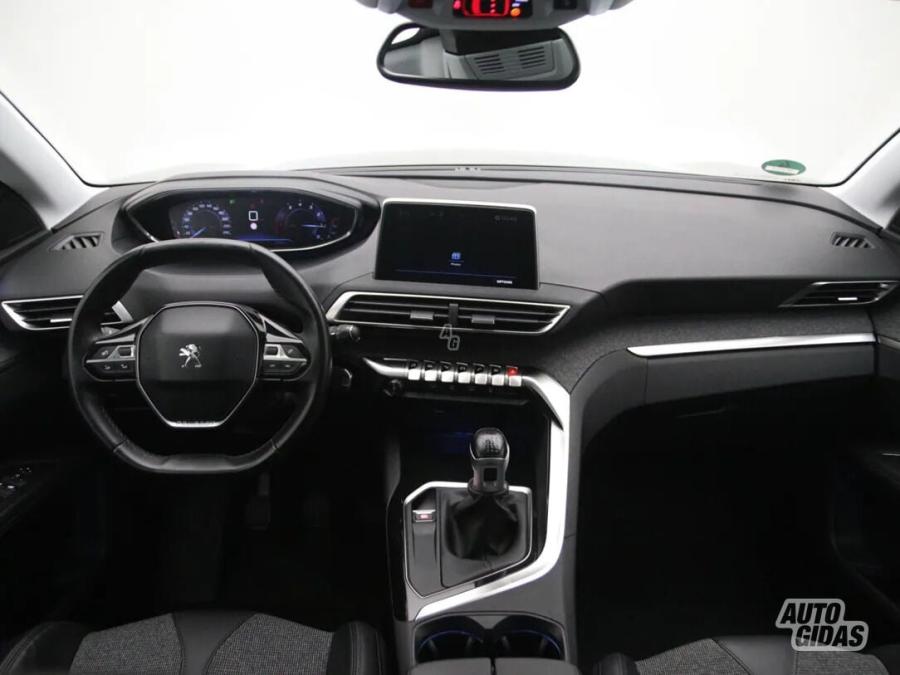 Grey Peugeot 3008 2017 in Vilnius, with an engine capacity of 1.20 L and mileage of 158 thousand km for 11199 €, photo 3 on AUTOMOTO.COM.LV
