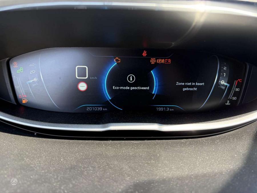 Grey Peugeot 3008 2017 in Alytus, with an engine capacity of 1.20 L and mileage of 201 thousand km for 5999 €, photo 7 on AUTOMOTO.COM.LV