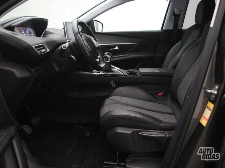 Grey Peugeot 3008 2017 in Vilnius, with an engine capacity of 1.20 L and mileage of 130 thousand km for 11299 €, photo 5 on AUTOMOTO.COM.LV