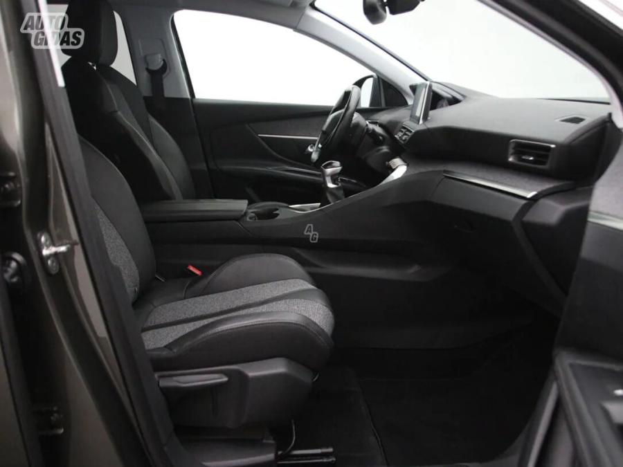 Grey Peugeot 3008 2017 in Vilnius, with an engine capacity of 1.20 L and mileage of 130 thousand km for 11299 €, photo 15 on AUTOMOTO.COM.LV