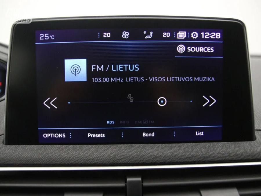 Grey Peugeot 3008 2017 in Vilnius, with an engine capacity of 1.20 L and mileage of 130 thousand km for 11299 €, photo 23 on AUTOMOTO.COM.LV