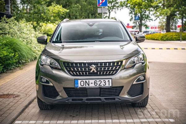 Grey Peugeot 3008 2017 in Riga, with an engine capacity of 1.20 L and mileage of 100 thousand km for 11990 €, photo 2 on AUTOMOTO.COM.LV