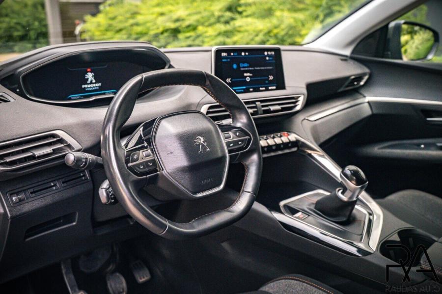 Grey Peugeot 3008 2017 in Riga, with an engine capacity of 1.20 L and mileage of 100 thousand km for 11990 €, photo 7 on AUTOMOTO.COM.LV