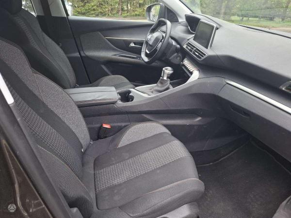 Grey Peugeot 3008 2017 in Taurage, with an engine capacity of 1.20 L and mileage of 100 thousand km for 7700 €, photo 6 on AUTOMOTO.COM.LV