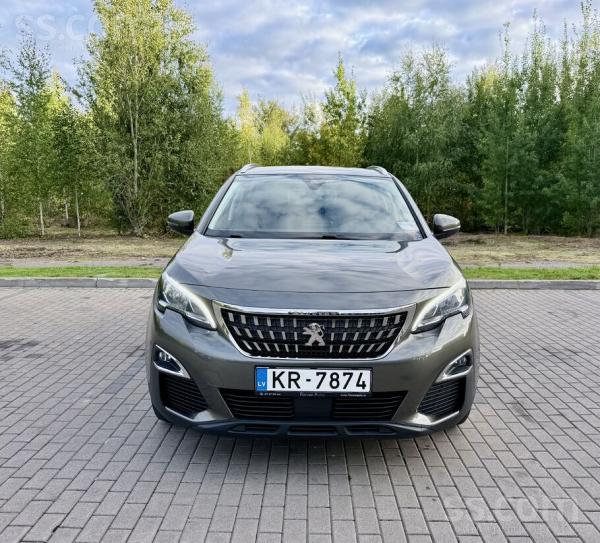 Peugeot 3008 2017 in Riga on AUTOMOTO.COM.LV Grey Peugeot 3008 2017 in Riga, with an engine capacity of 1.20 L and mileage of 76 thousand km for 11950 €, photo 3 on AUTOMOTO.COM.LV