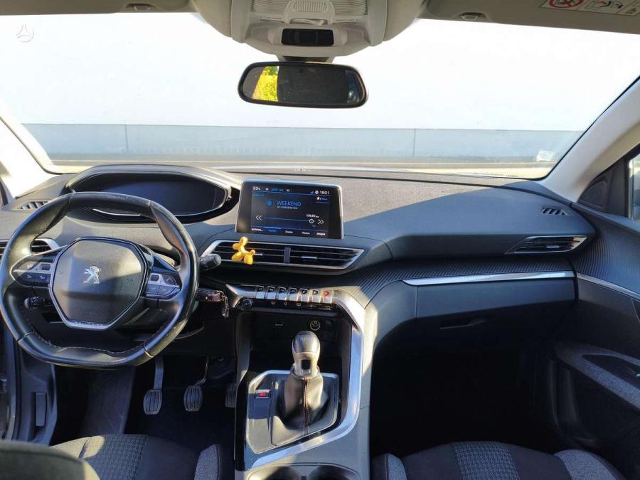 Grey Peugeot 3008 2018 in Vilnius, with an engine capacity of 1.20 L and mileage of 201 thousand km for 7700 €, photo 6 on AUTOMOTO.COM.LV