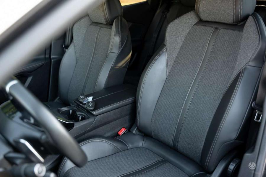 Grey Peugeot 3008 2018 in Vilnius, with an engine capacity of 1.56 L and mileage of 218 thousand km for 11900 €, photo 33 on AUTOMOTO.COM.LV