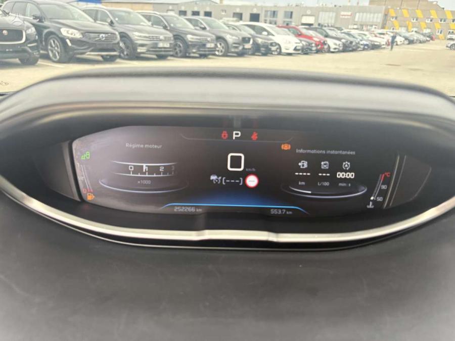 Pelēks Peugeot 3008 2018 Viļņa, ar dzinēja tilpumu 1.56 L un nobraukumu 250 tūkst. km par 11600 €, foto 16 vietnē AUTOMOTO.COM.LV