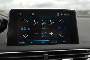 Pelēks Peugeot 3008 2018 Viļņa, ar dzinēja tilpumu 1.50 L un nobraukumu 156 tūkst. km par 11500 €, foto 30 vietnē AUTOMOTO.COM.LV