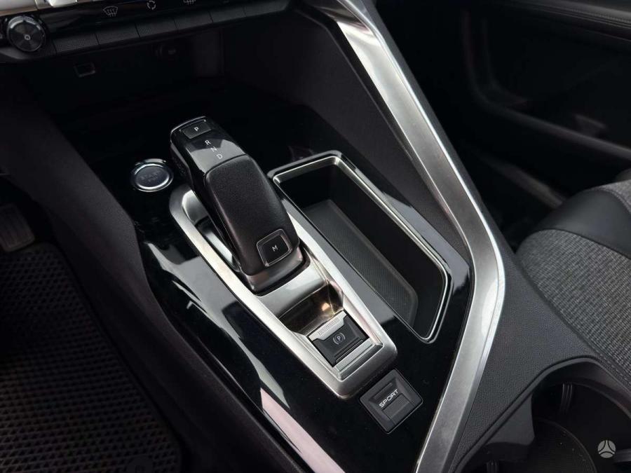 Grey Peugeot 3008 2018 in Kaunas, with an engine capacity of 1.50 L and mileage of 233 thousand km for 13499 €, photo 15 on AUTOMOTO.COM.LV