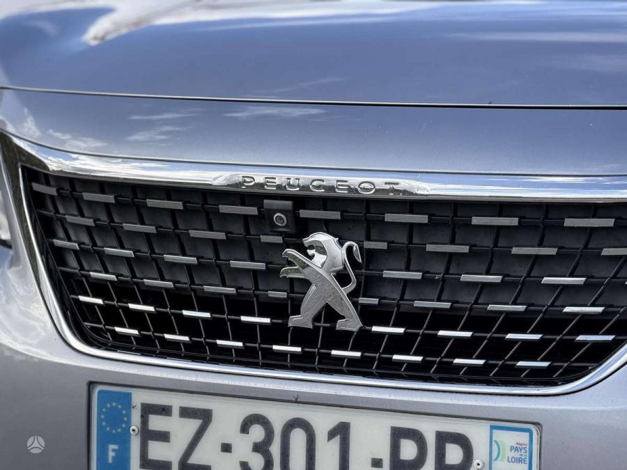 Grey Peugeot 3008 2018 in Taurage, with an engine capacity of 2.00 L and mileage of 182 thousand km for 11600 €, photo 9 on AUTOMOTO.COM.LV