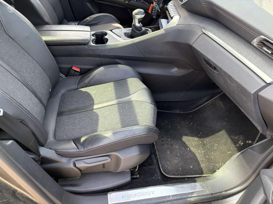 Grey Peugeot 3008 2019 in Utena, with an engine capacity of 1.50 L and mileage of 268 thousand km for 8990 €, photo 10 on AUTOMOTO.COM.LV