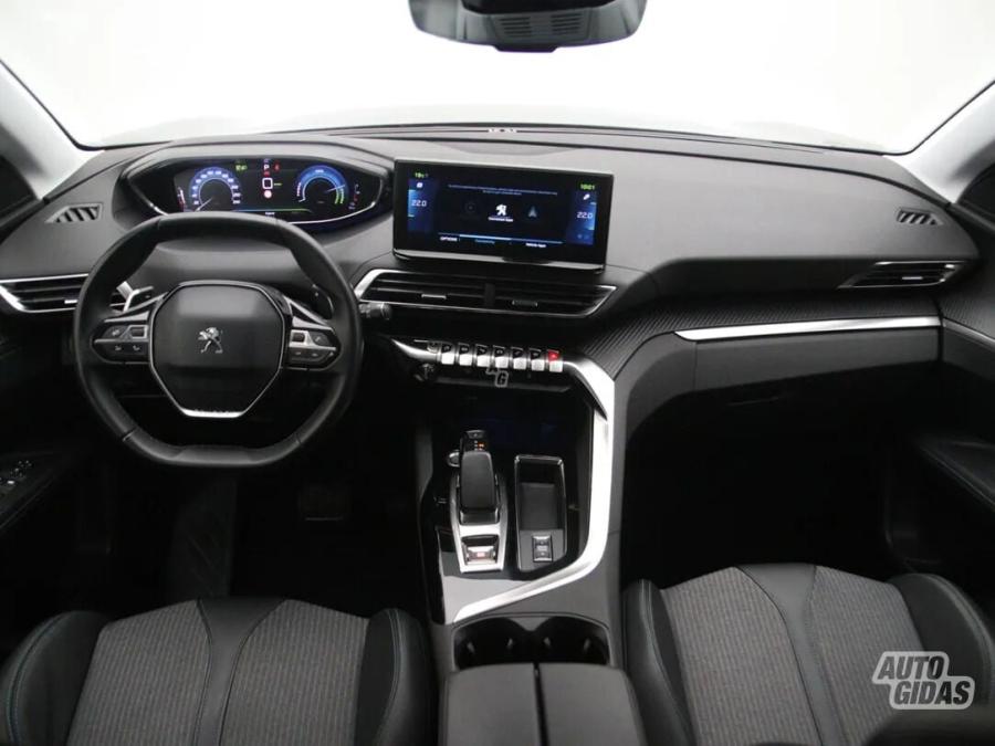 Grey Peugeot 3008 2021 in Vilnius, with an engine capacity of 1.60 L and mileage of 209 thousand km for 15799 €, photo 3 on AUTOMOTO.COM.LV