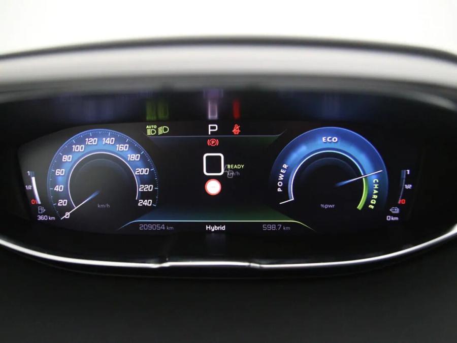 Grey Peugeot 3008 2021 in Vilnius, with an engine capacity of 1.60 L and mileage of 209 thousand km for 15799 €, photo 20 on AUTOMOTO.COM.LV