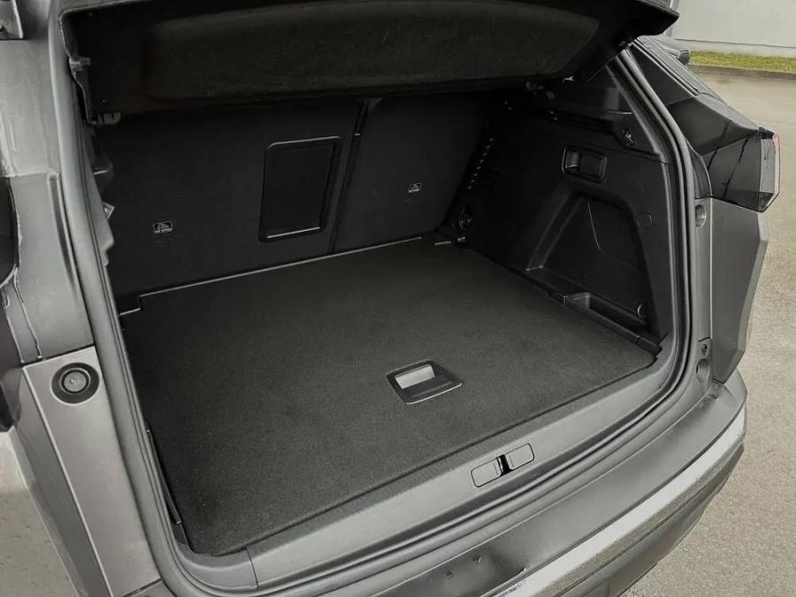 Pelēks Peugeot 3008 2021 Jelgava, ar dzinēja tilpumu 1.50 L un nobraukumu 115 tūkst. km par 19450 €, foto 8 vietnē AUTOMOTO.COM.LV