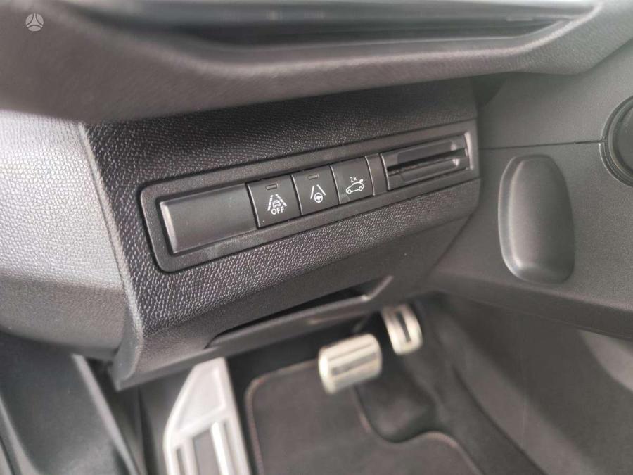 Pelēks Peugeot 3008 2021 Kalvarija, ar dzinēja tilpumu 1.20 L un nobraukumu 96 tūkst. km par 18574 €, foto 18 vietnē AUTOMOTO.COM.LV